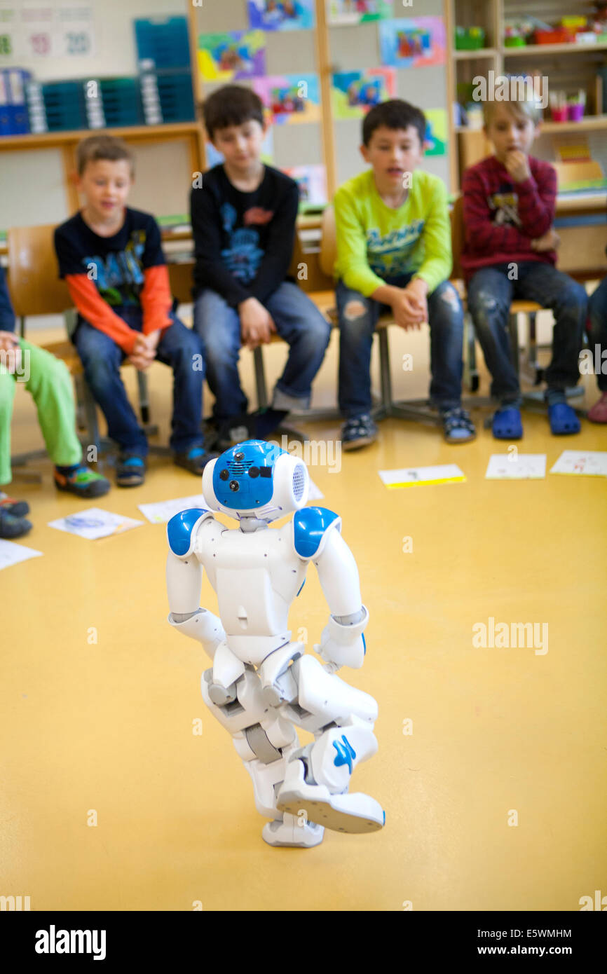 Children robot full length hi-res stock photography and images - Alamy