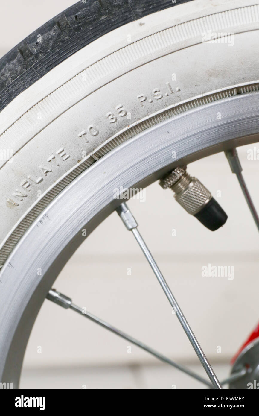 Inflate bike tire hi-res stock photography and images - Alamy