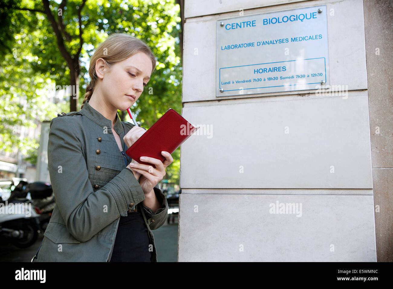 Laboratory lady hi-res stock photography and images - Alamy