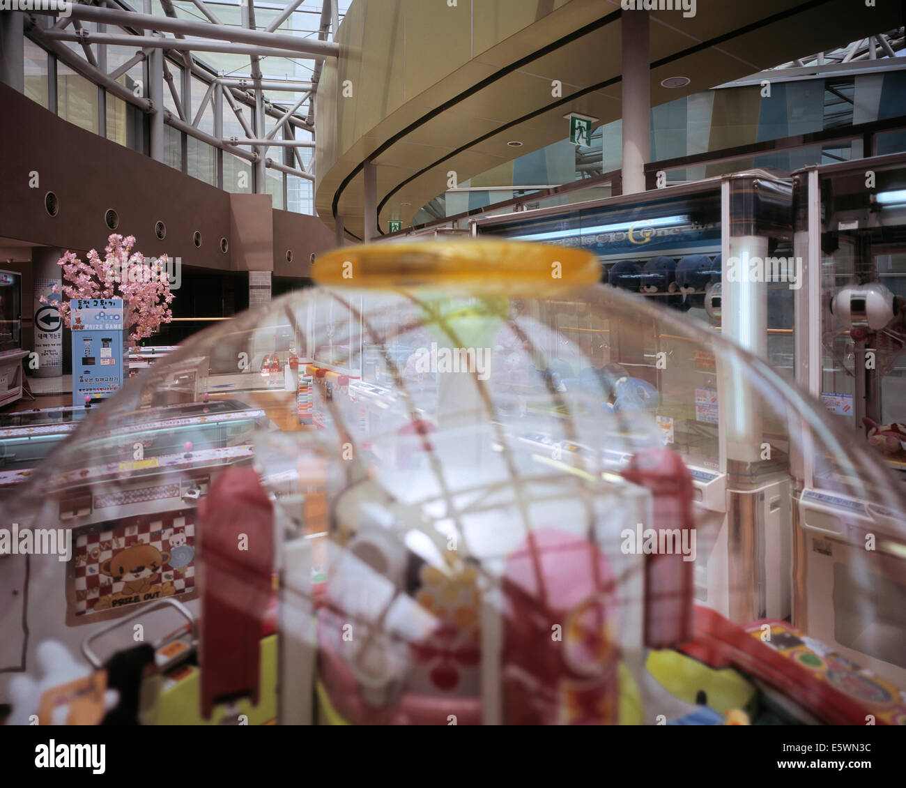 Arcade games at Star City shopping center in Seoul, South Korea Stock ...