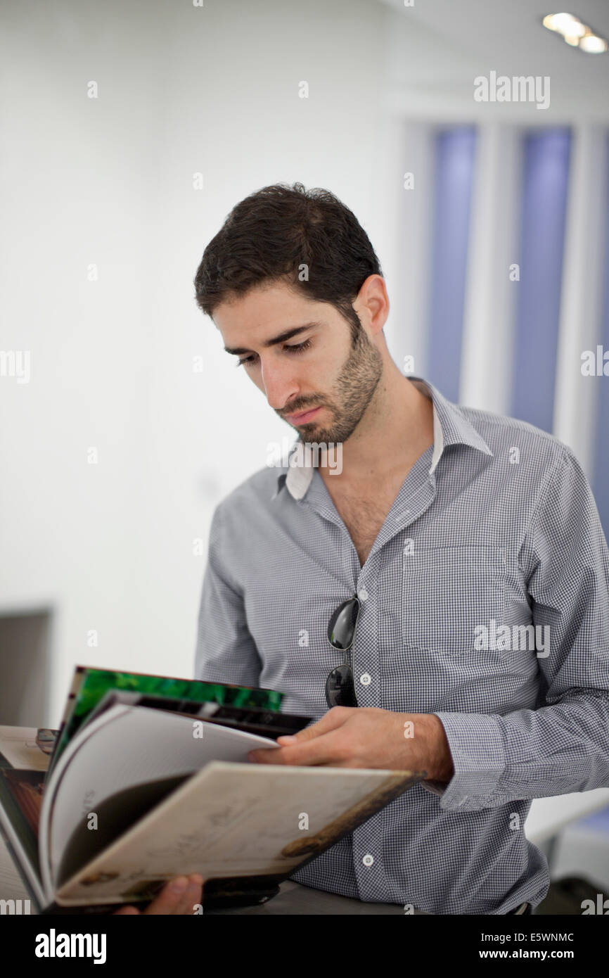 Worker reading book hi-res stock photography and images - Alamy