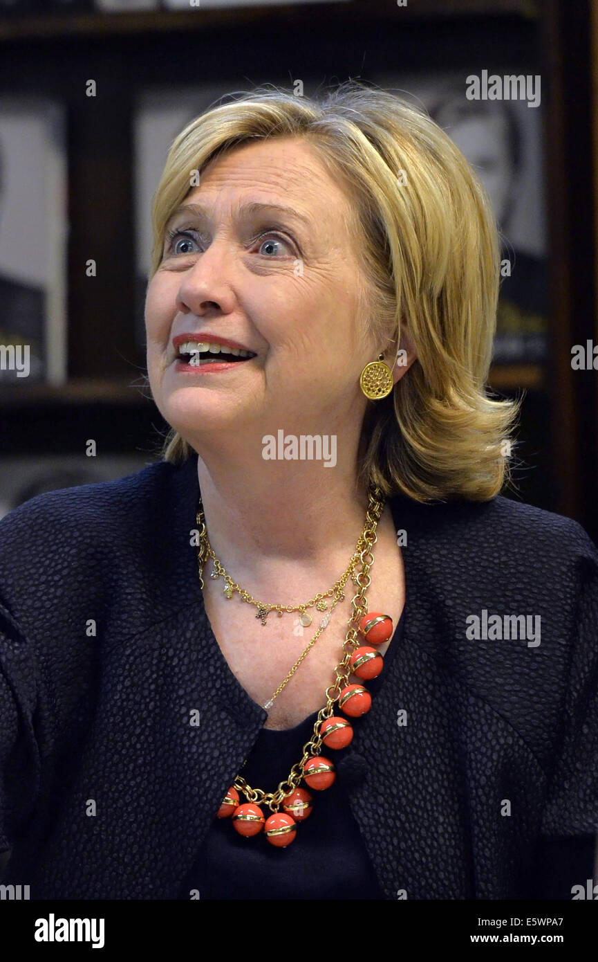 Huntington, New York, USA. 6th Aug, 2014. Hillary Rodham Clinton ...