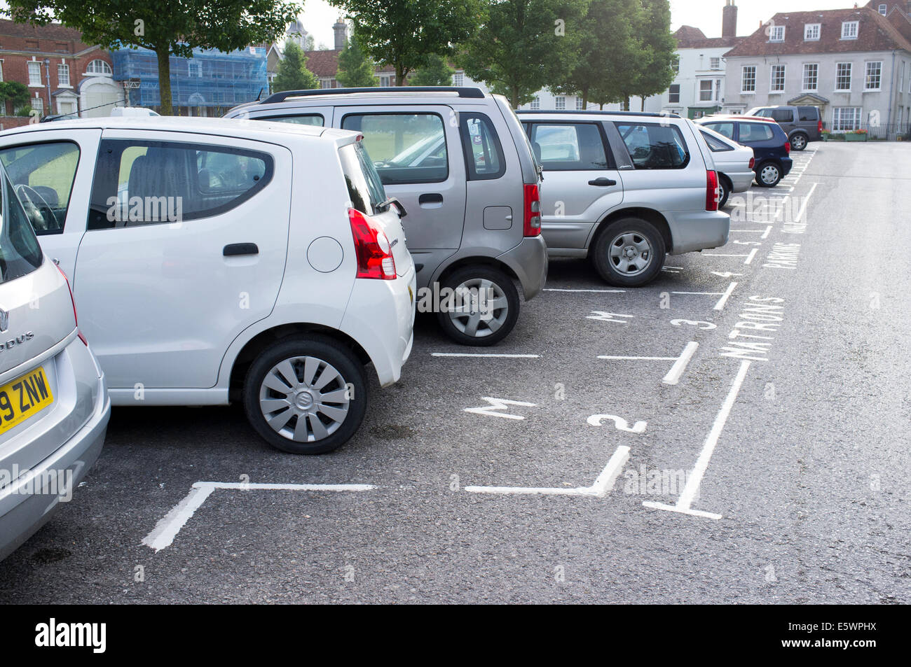 Parking bays hi-res stock photography and images - Alamy