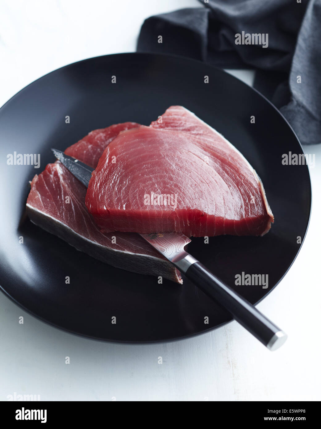 Raw tuna hi-res stock photography and images - Alamy
