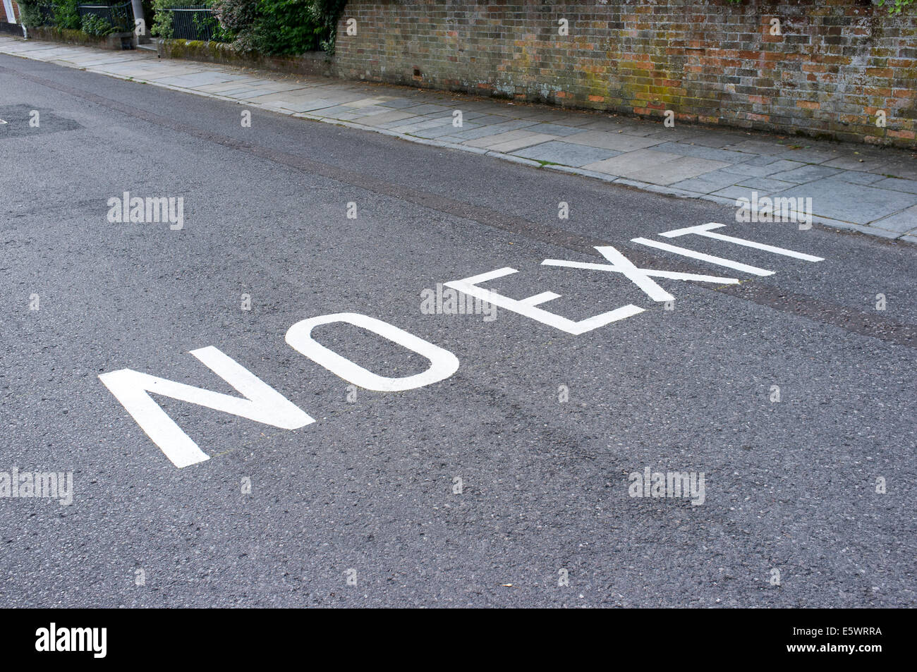 Road markings uk hi-res stock photography and images - Alamy