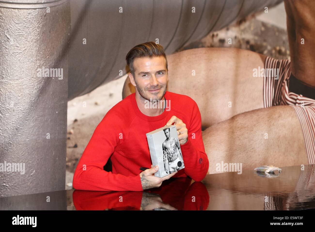 David Beckham visits H&M Times Square to promote his new David Beckham ...