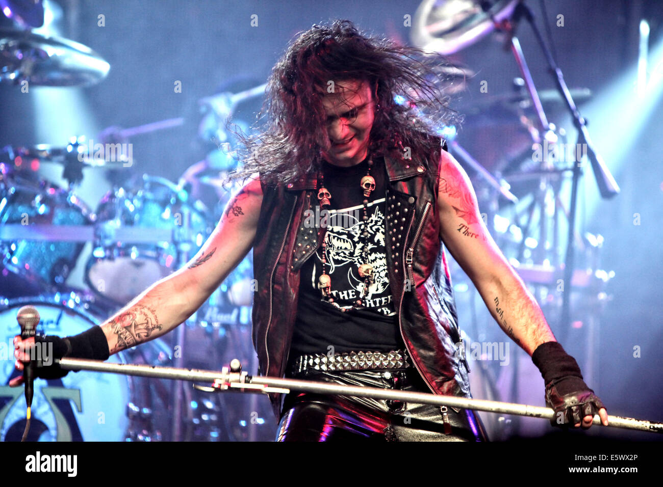 Live eyes hi-res stock photography and images - Alamy