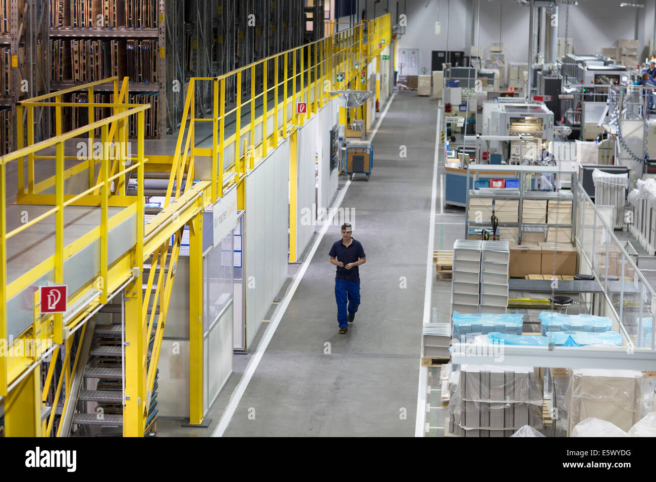 Elevated walkway factory hi-res stock photography and images - Alamy