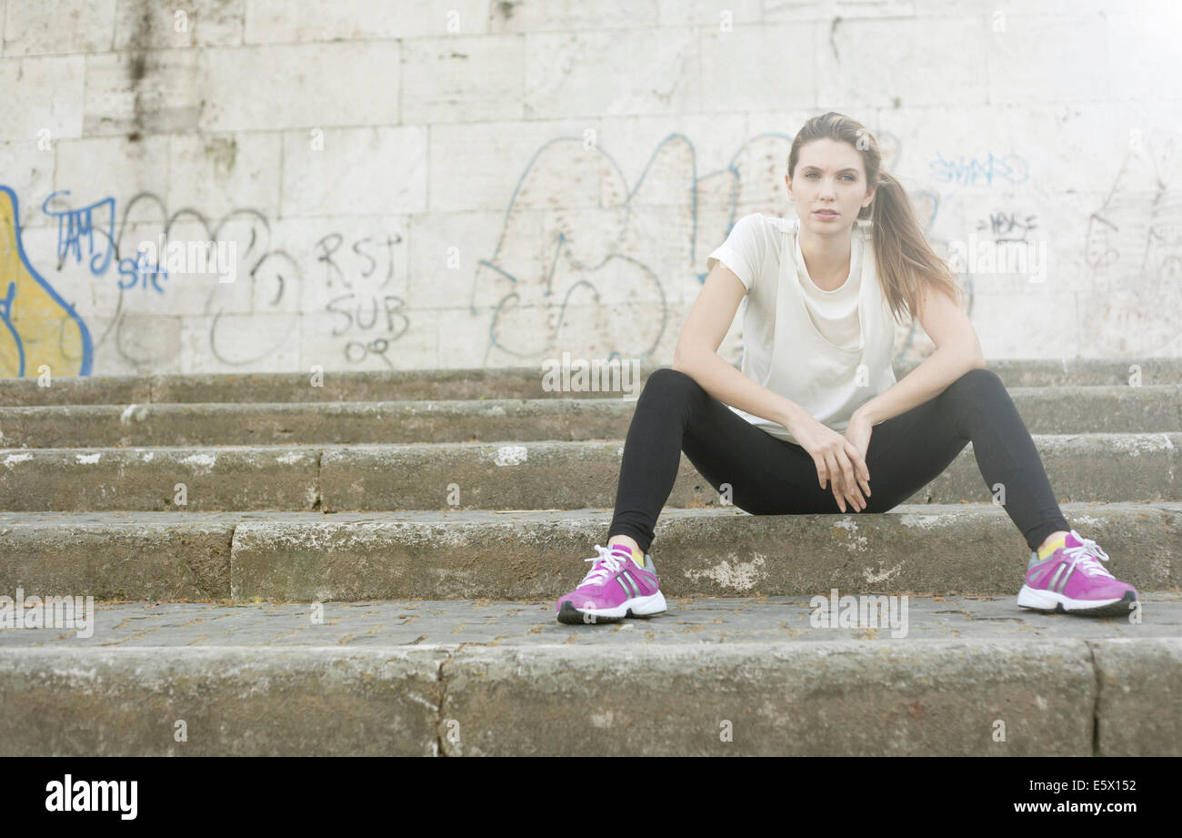 Young sporty woman sitting hi-res stock photography and images - Alamy