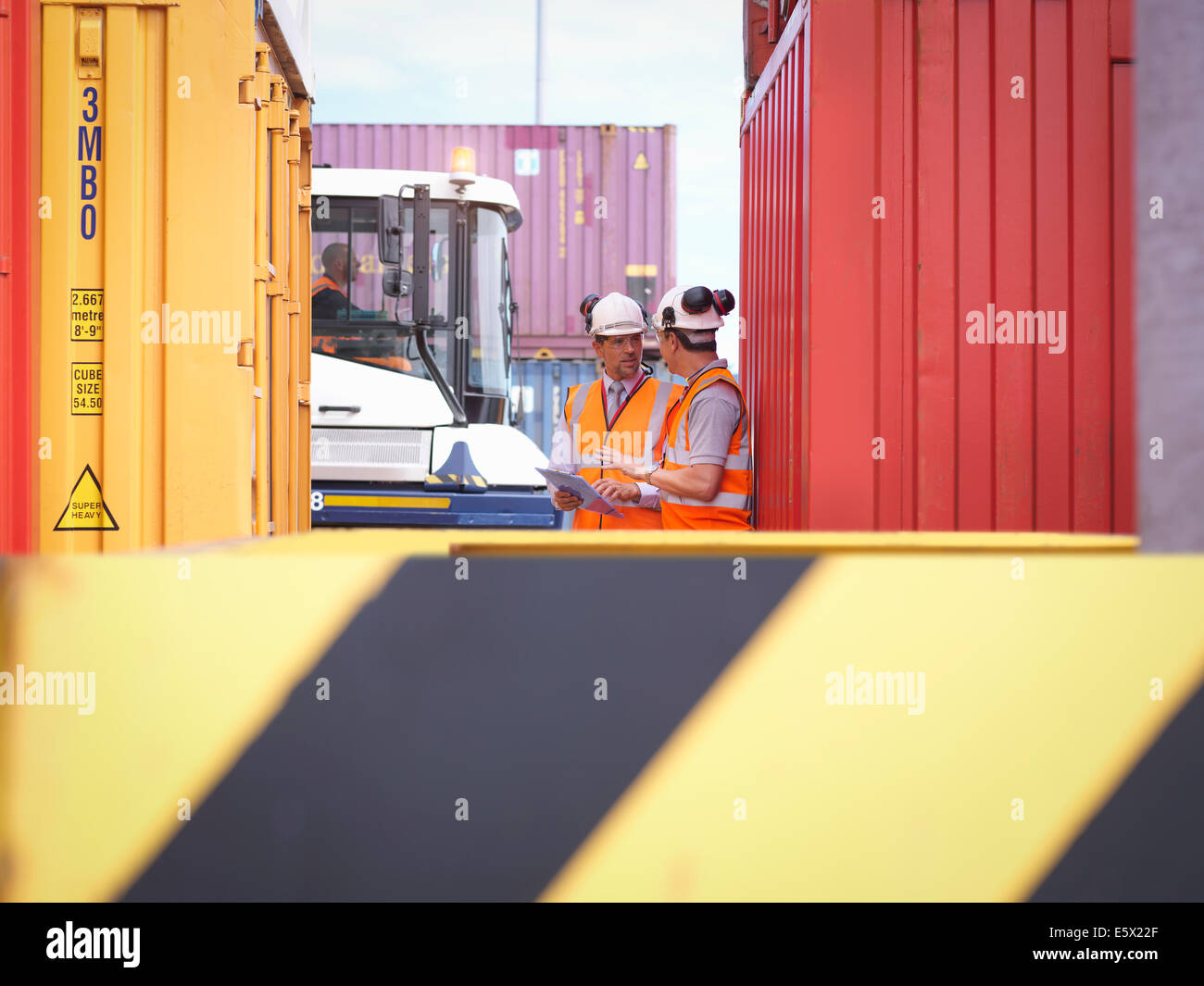 Goods in shipping containers hi-res stock photography and images - Alamy