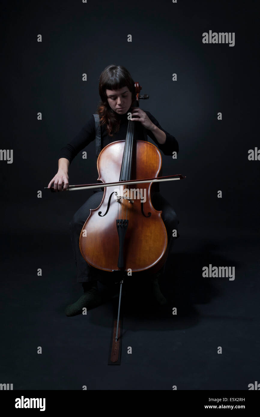 Girl playing cello hi-res stock photography and images - Alamy