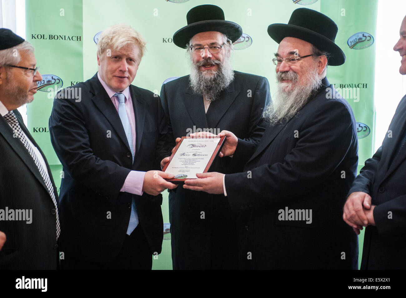 London, UK. 7th August, 2014. The Mayor Boris Johnson visits Rabbi ...