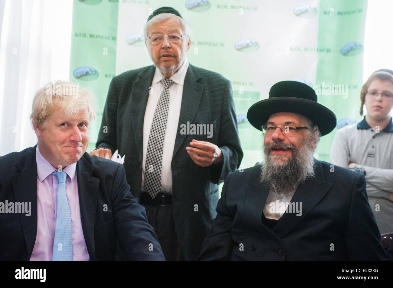 London, UK. 7th August, 2014. The Mayor Boris Johnson visits Rabbi ...