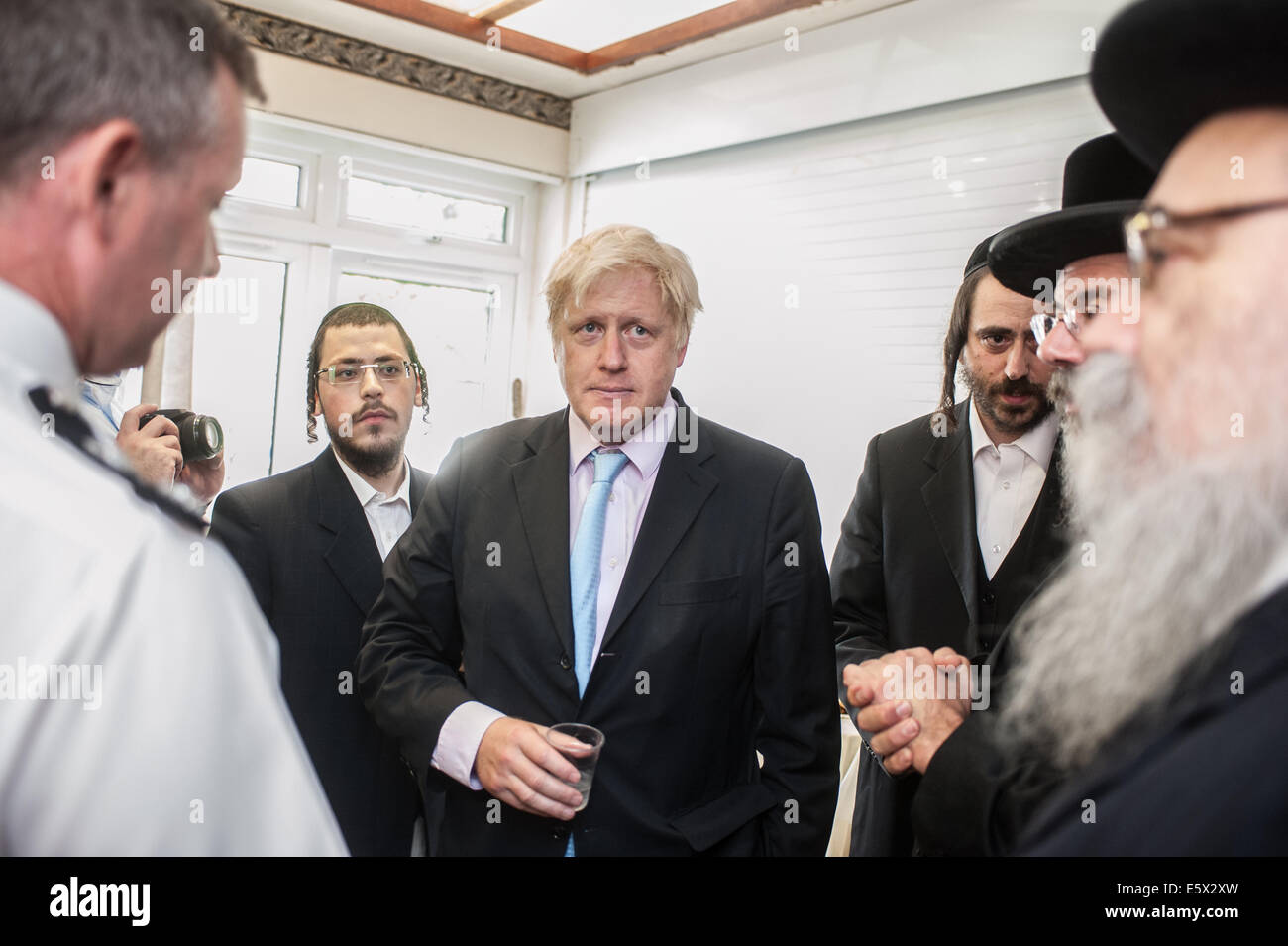 London, UK. 7th August, 2014. The Mayor Boris Johnson visits Rabbi ...