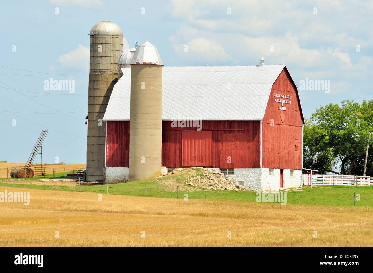 red barn with silo's Stock Photo - Alamy