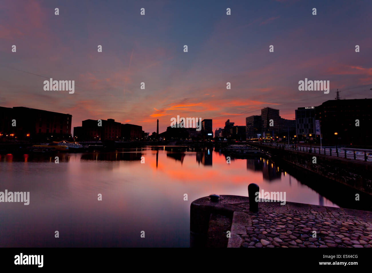 Cityscape night liverpool hi-res stock photography and images - Alamy