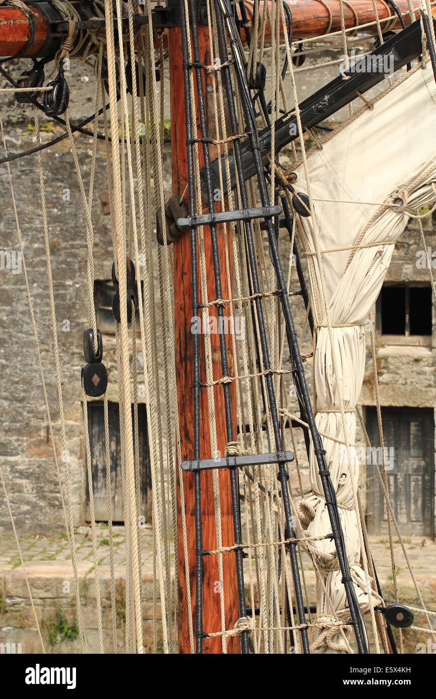 Old rigging on old sailing schooner in charlestown harbour hi-res stock ...