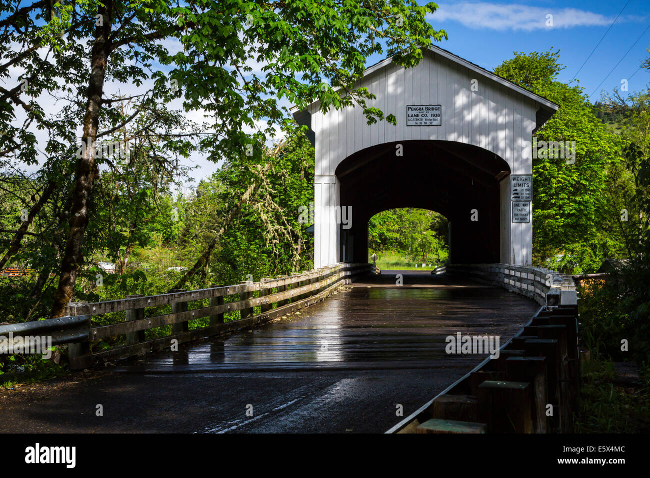 Cottage grove hi-res stock photography and images - Alamy