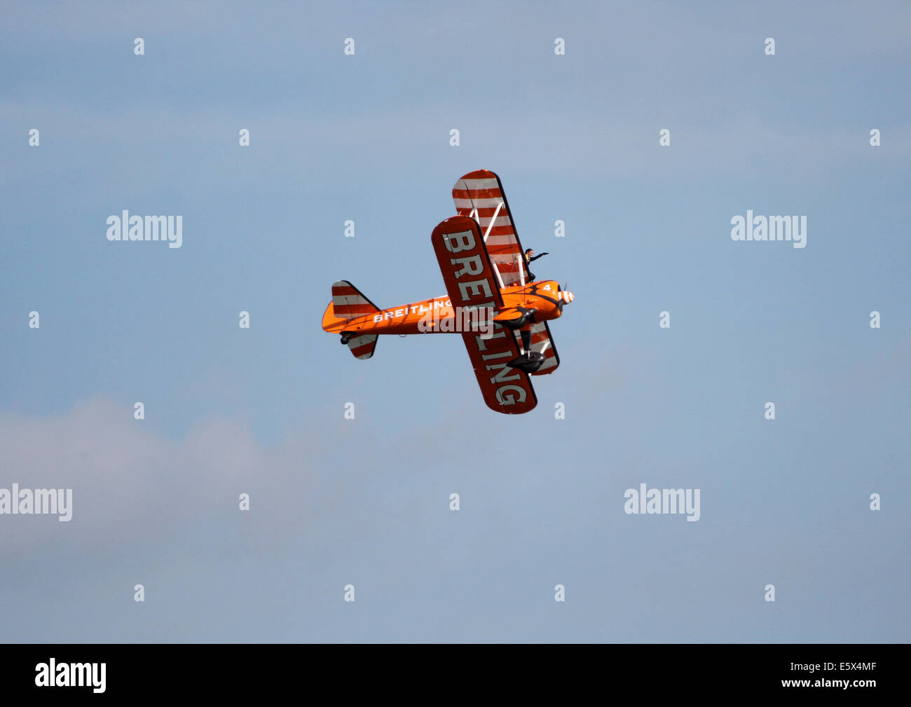 Flying white aerobatic plane hi-res stock photography and images - Alamy