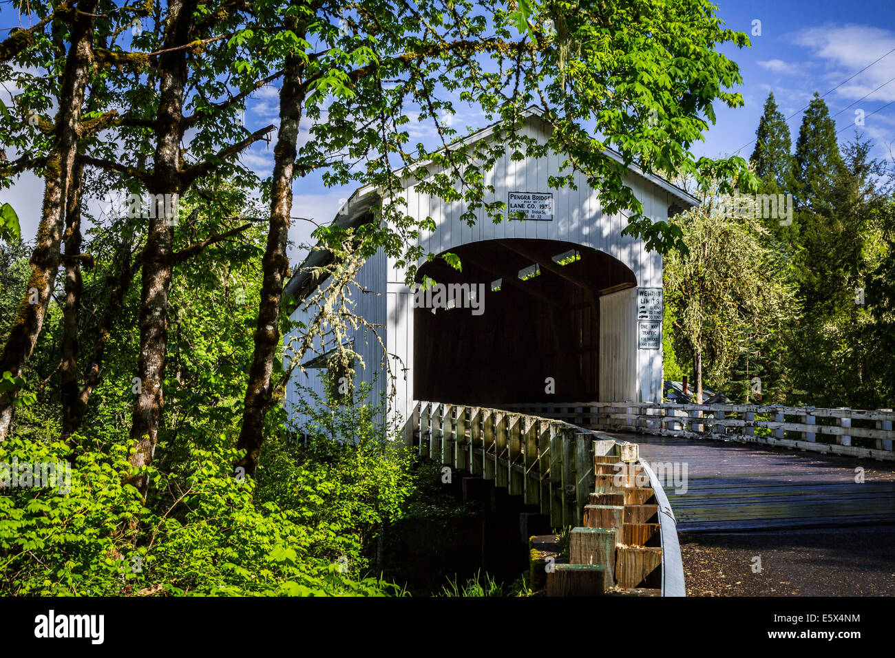 Grove bridge hi-res stock photography and images - Alamy