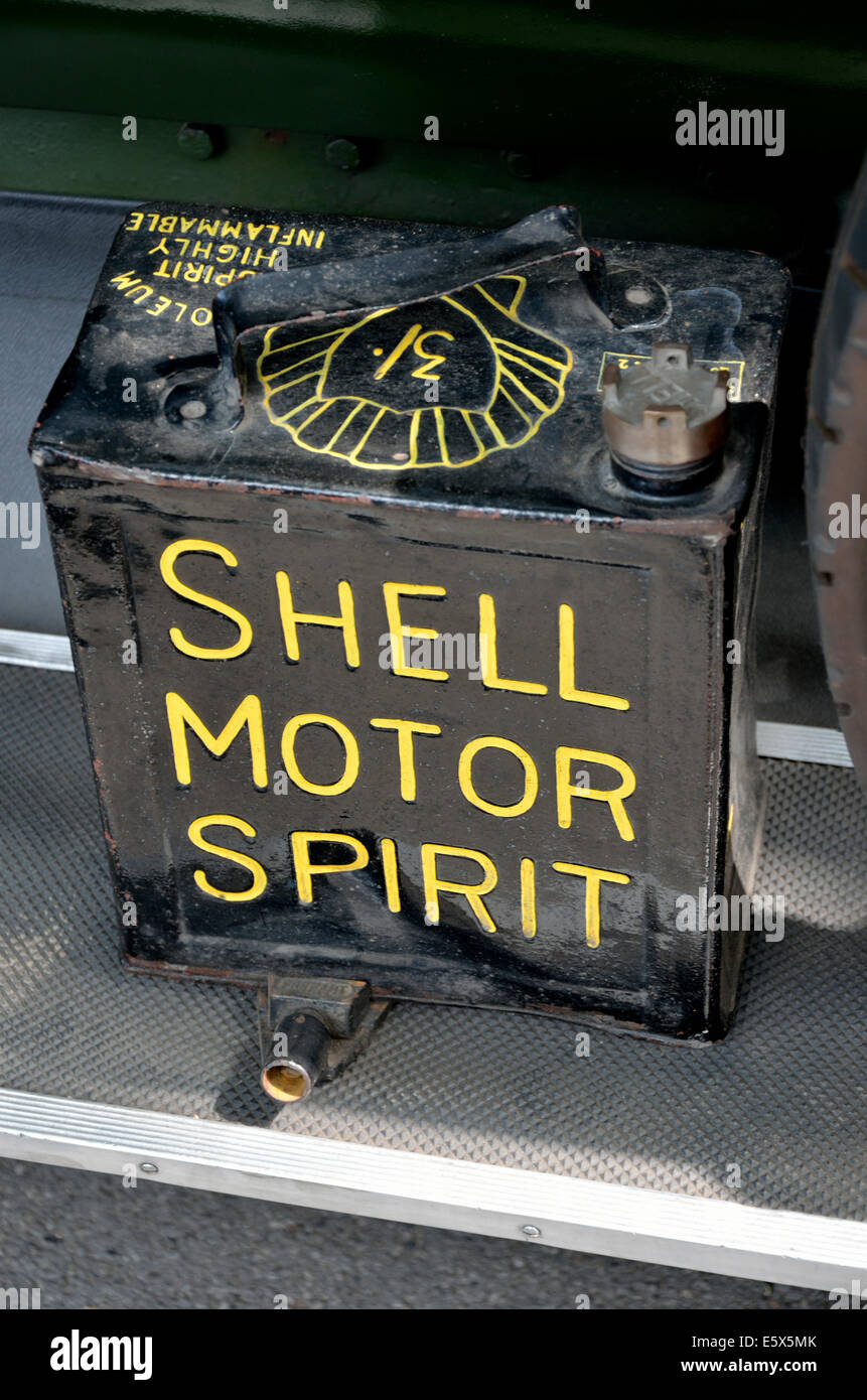Vintage shell petrol can hi-res stock photography and images - Alamy