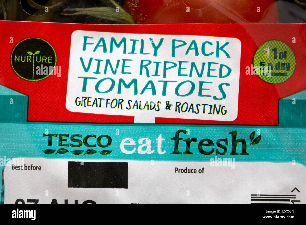 Tesco eat fresh family pack vine ripened tomatoes hi-res stock ...