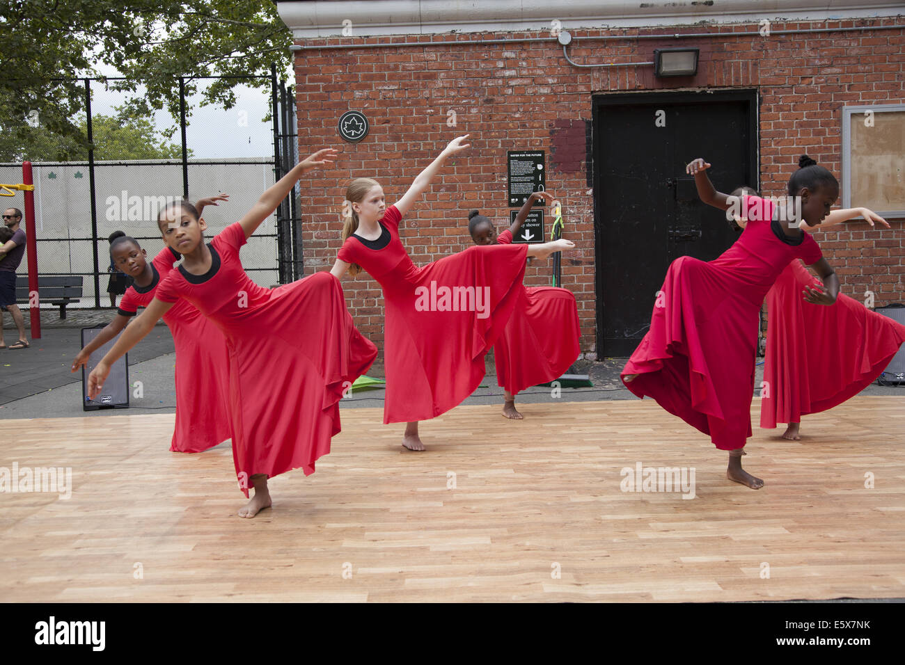 Community dance group hi-res stock photography and images - Alamy