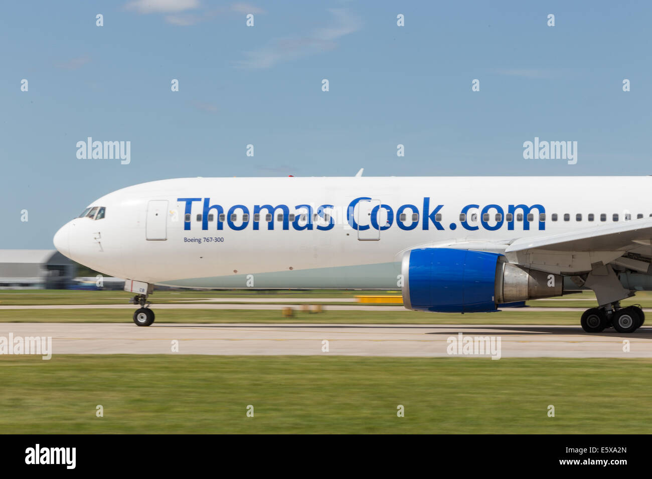 Thomas cook plane hi-res stock photography and images - Alamy