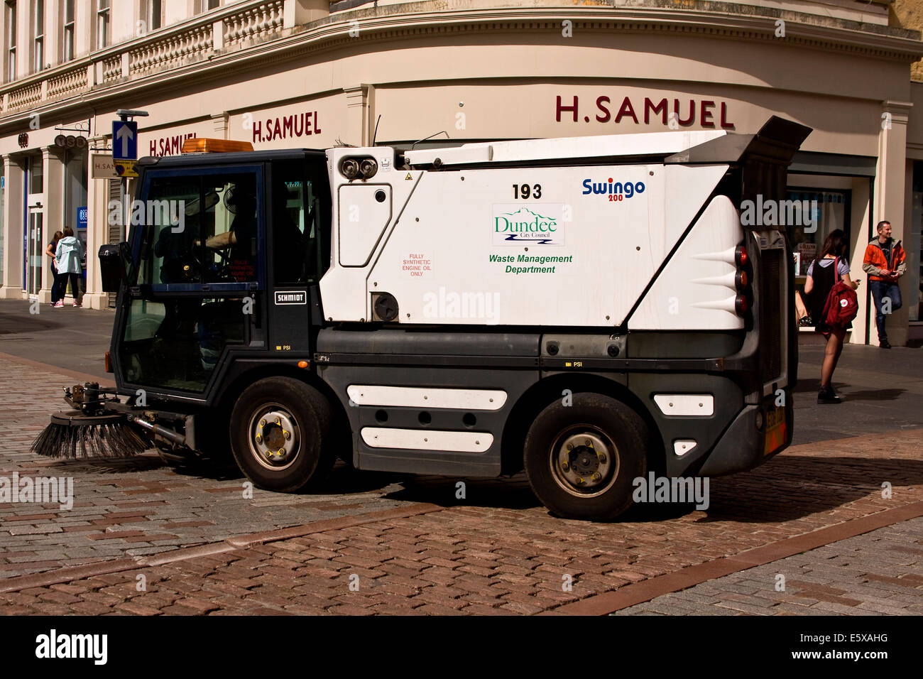 Mechanical Street Sweeper Stock Photos & Mechanical Street Sweeper ...
