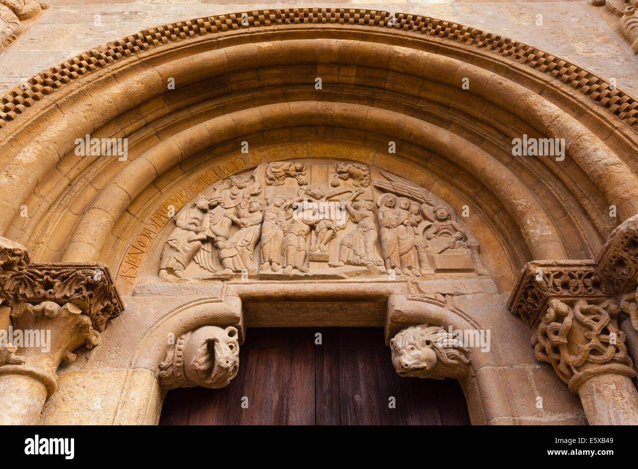 Door romanesque style spain hi-res stock photography and images - Alamy
