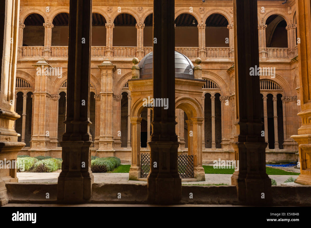 Renaissance columns hi-res stock photography and images - Alamy