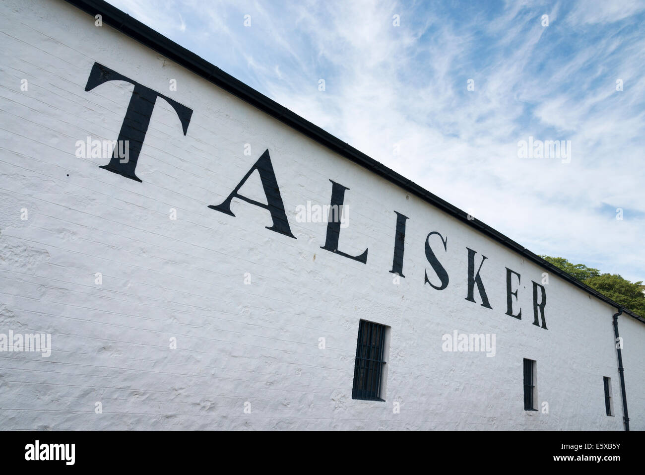 Talisker distillery hi-res stock photography and images - Alamy