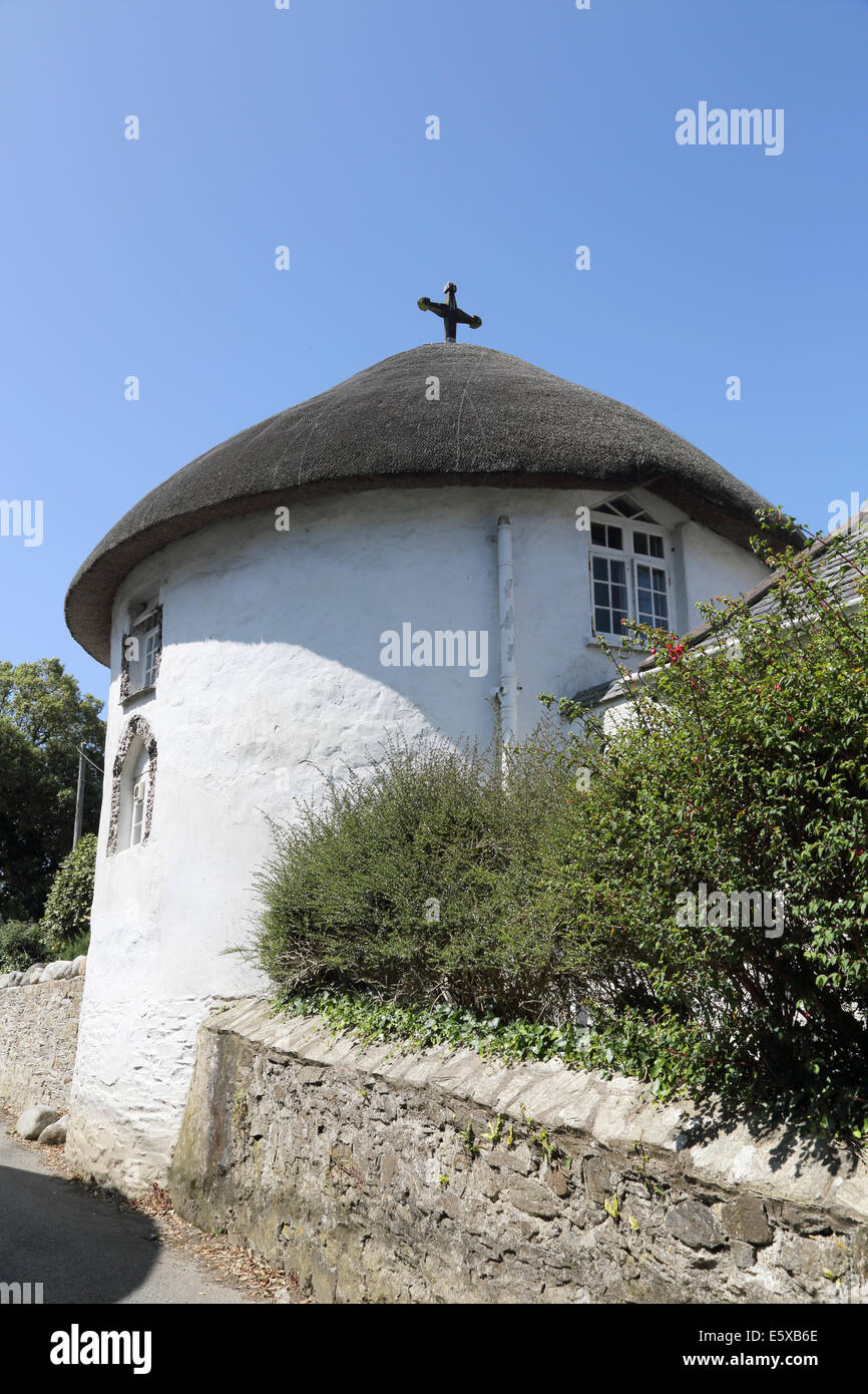 round houses in the cornish village of veryan , built so the devil had ...