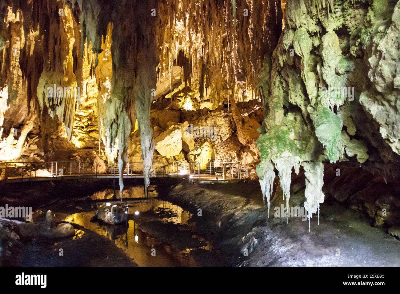 Mammoth caves hi-res stock photography and images - Alamy