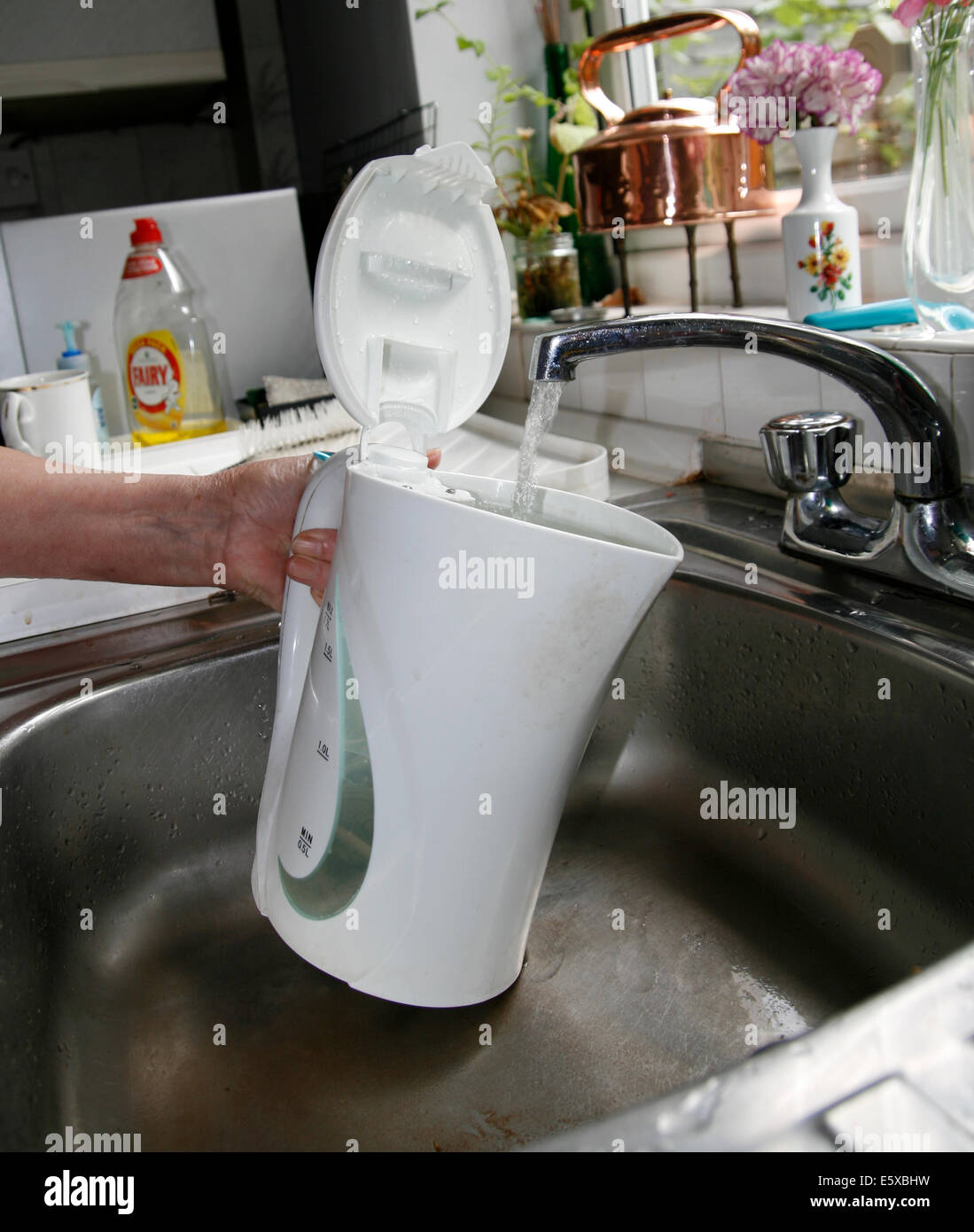 Filling kettle hi-res stock photography and images - Alamy