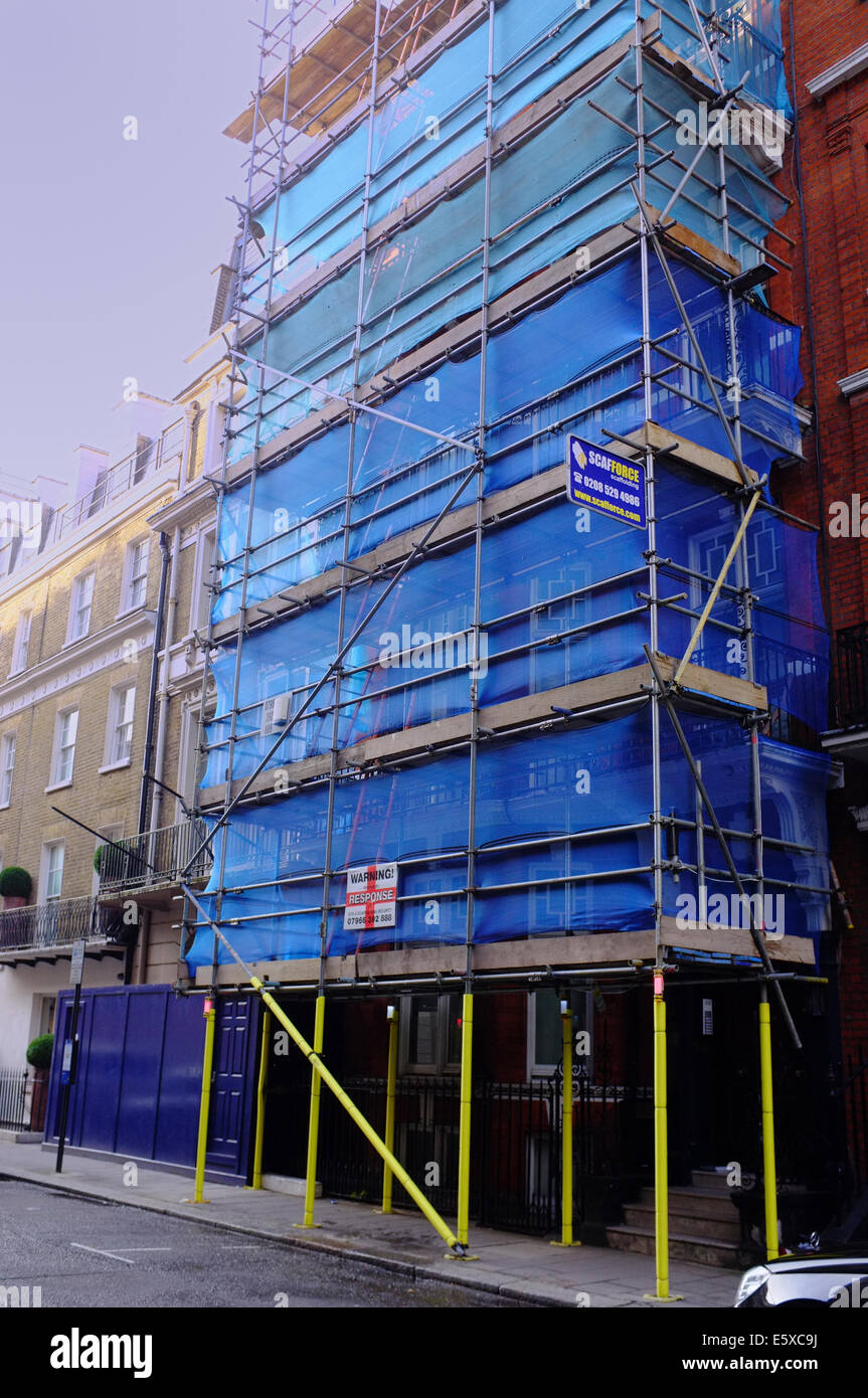 Scaffolding scaffold poles hi-res stock photography and images - Alamy