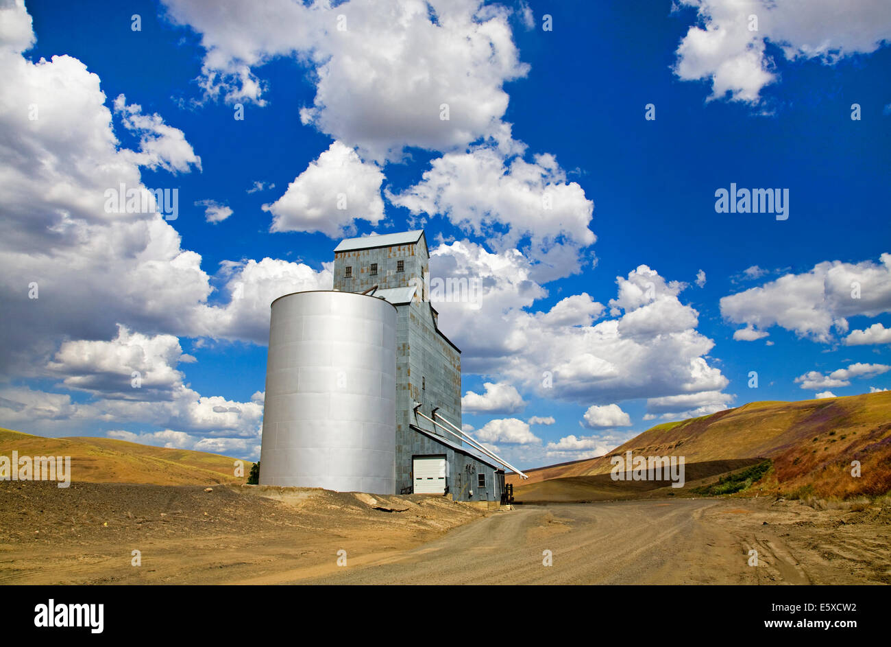 A large wheat silo the remote Palouse Empire region, a farming and ...