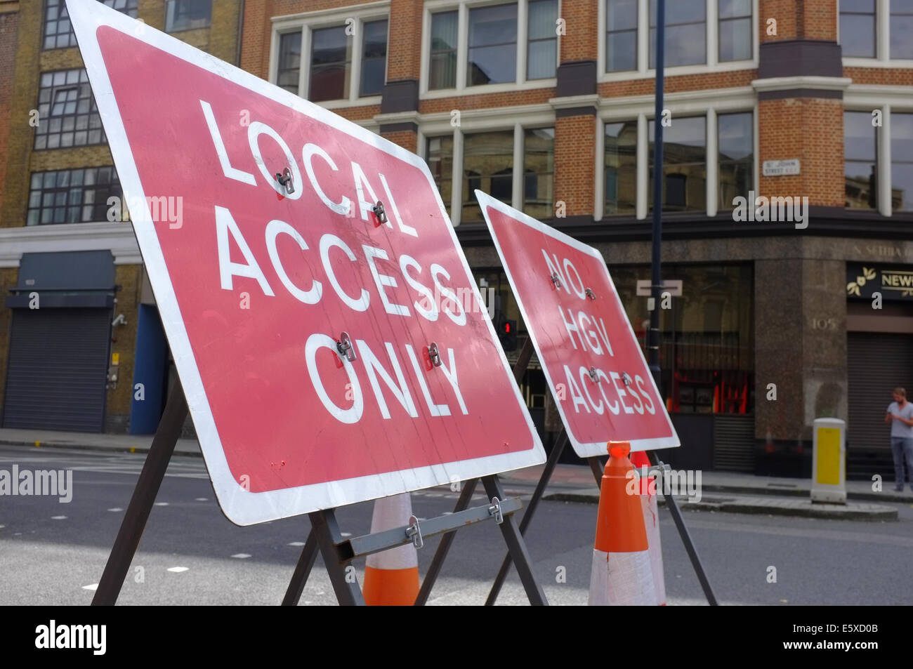 Road signs for "LOCAL ACCESS ONLY" & "NO HGV ACCESS Stock Photo - Alamy