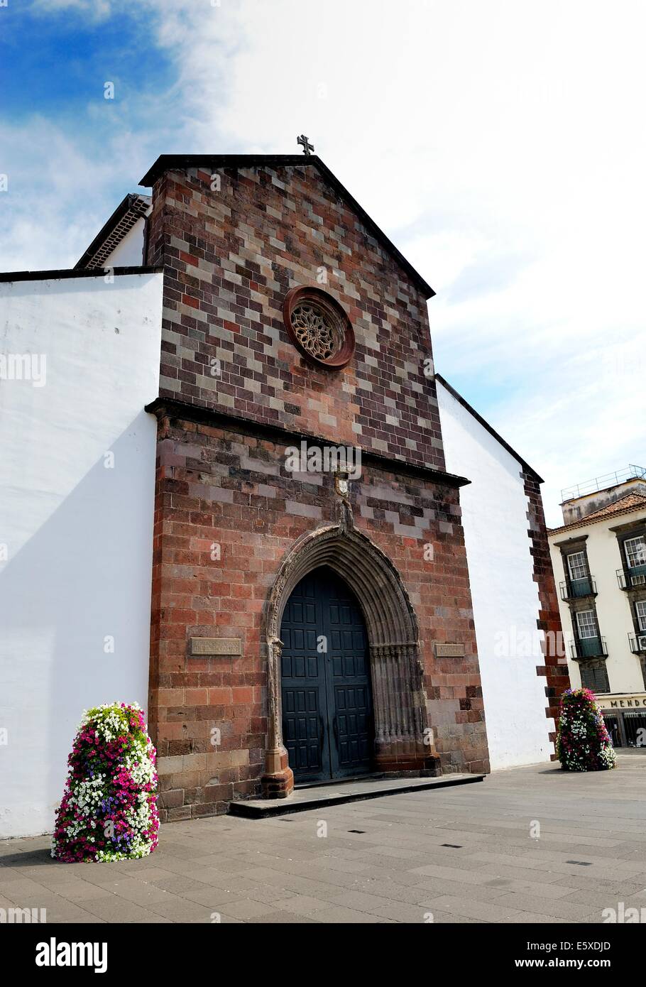 Madeira portugal funchal cathedral hi-res stock photography and images ...