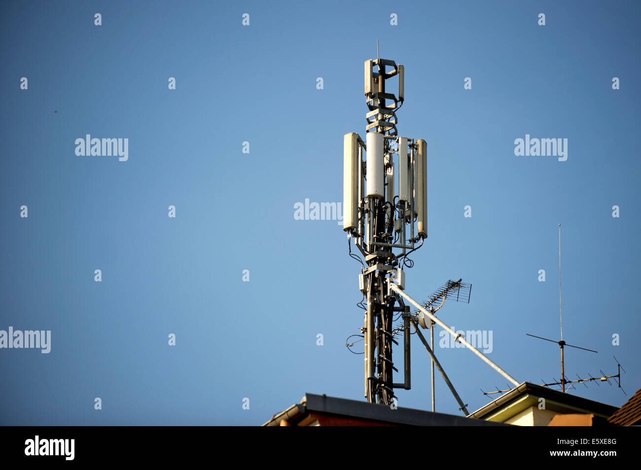 Mobilfunkmast, cell tower Stock Photo - Alamy