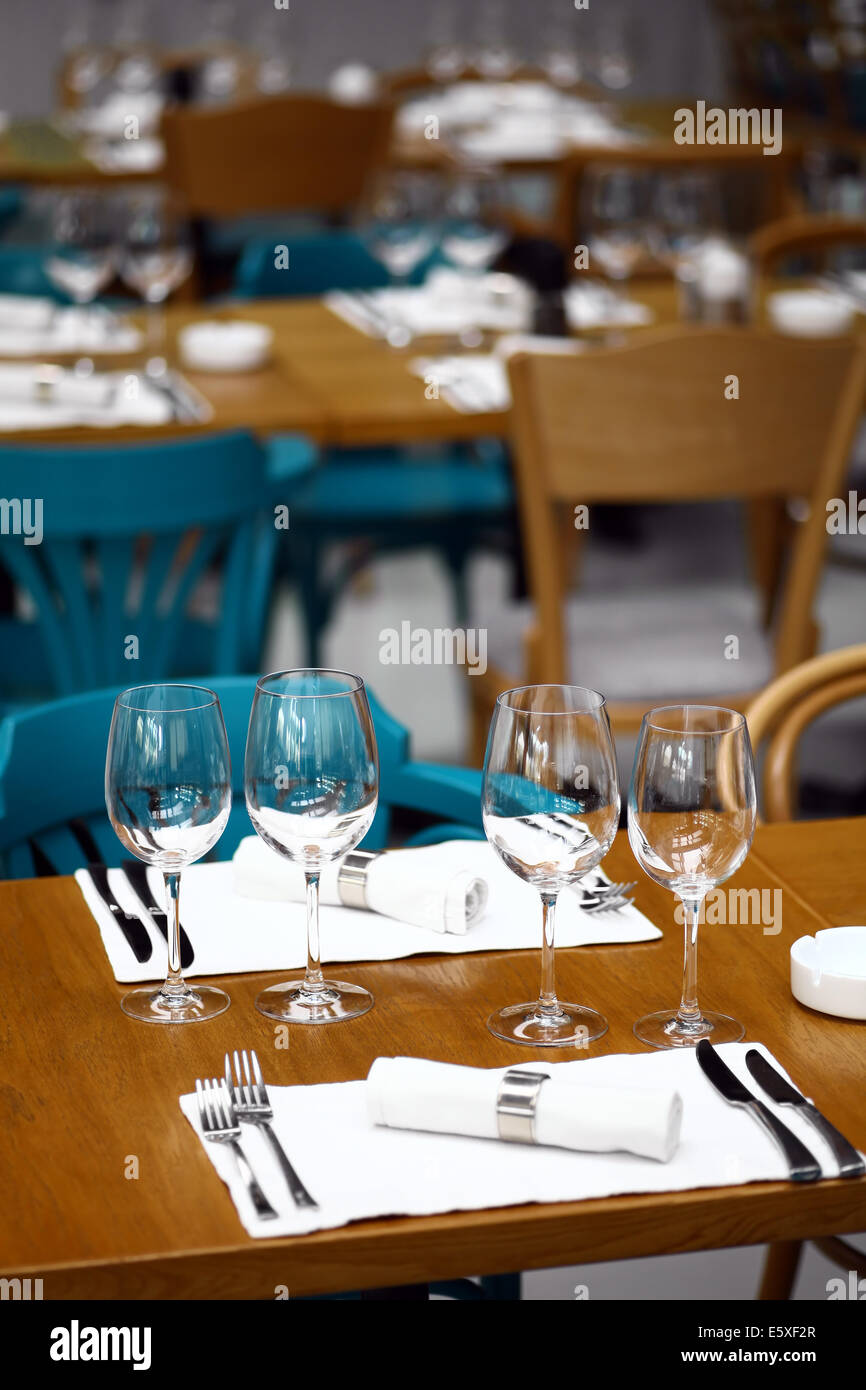 Dinner table in restaurant hi-res stock photography and images - Alamy