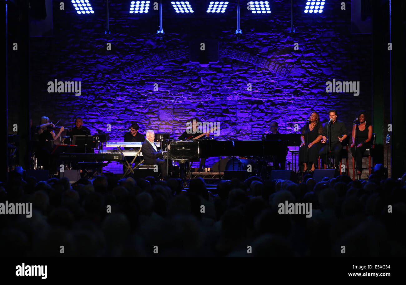 Brecon UK. Thursday 07 August 2014 Pictured: Burt Bucharach on stage Re ...