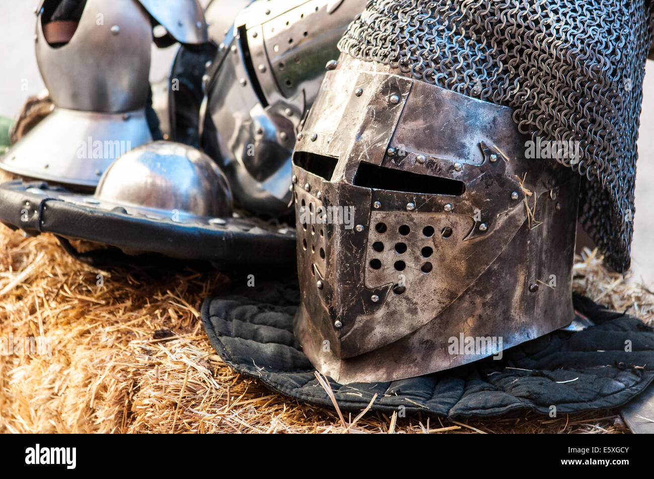 Medieval armor hi-res stock photography and images - Alamy