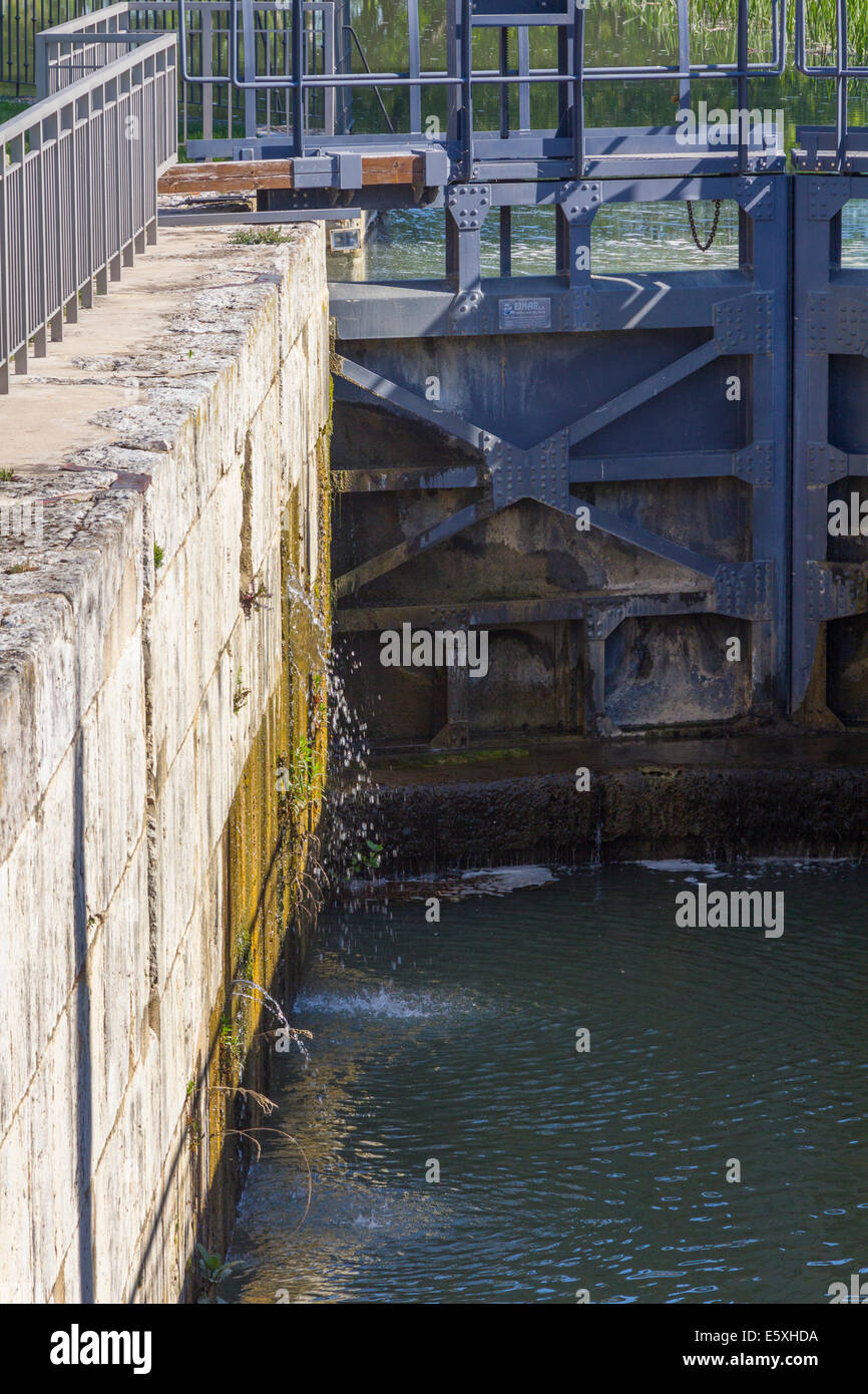 Gates containment of water in a canal Stock Photo - Alamy