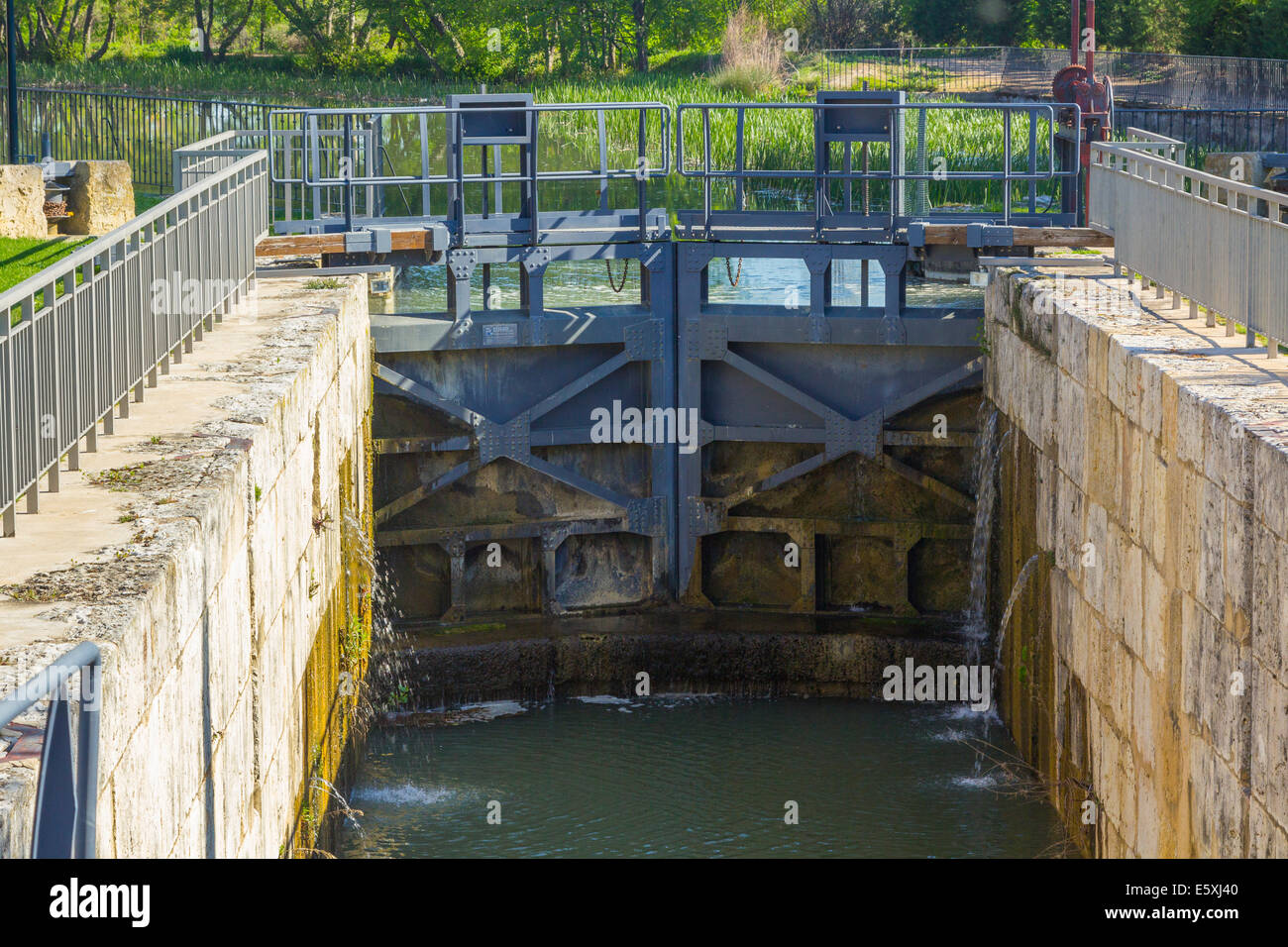 Gates containment of water in a canal Stock Photo - Alamy