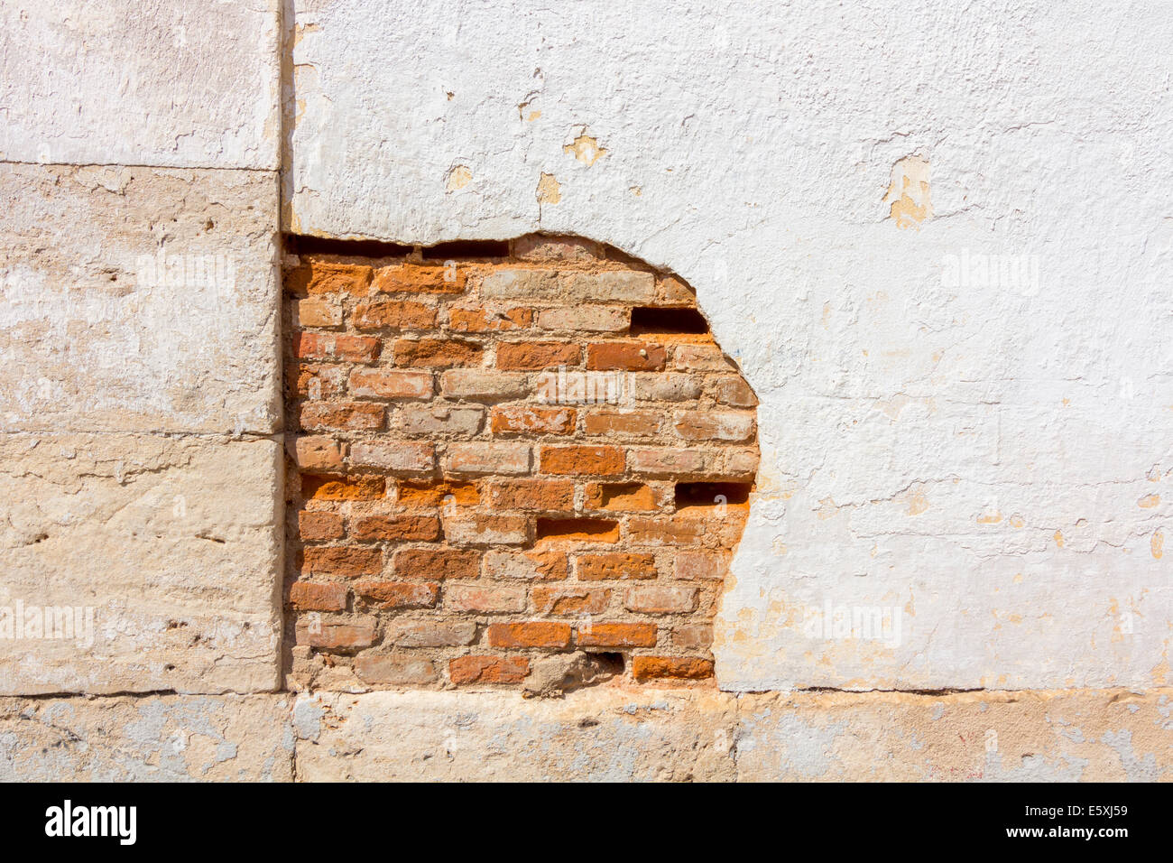 background broken white wall with red bricks Stock Photo - Alamy
