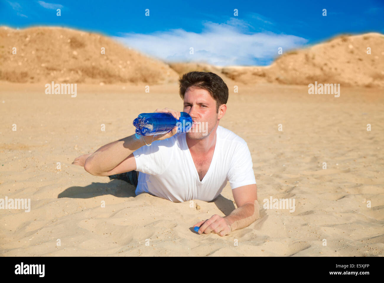 Thirsty man drinking water in the desert Stock Photo - Alamy