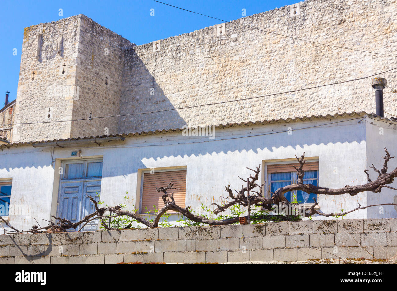 Historical fort behind house hi-res stock photography and images - Alamy