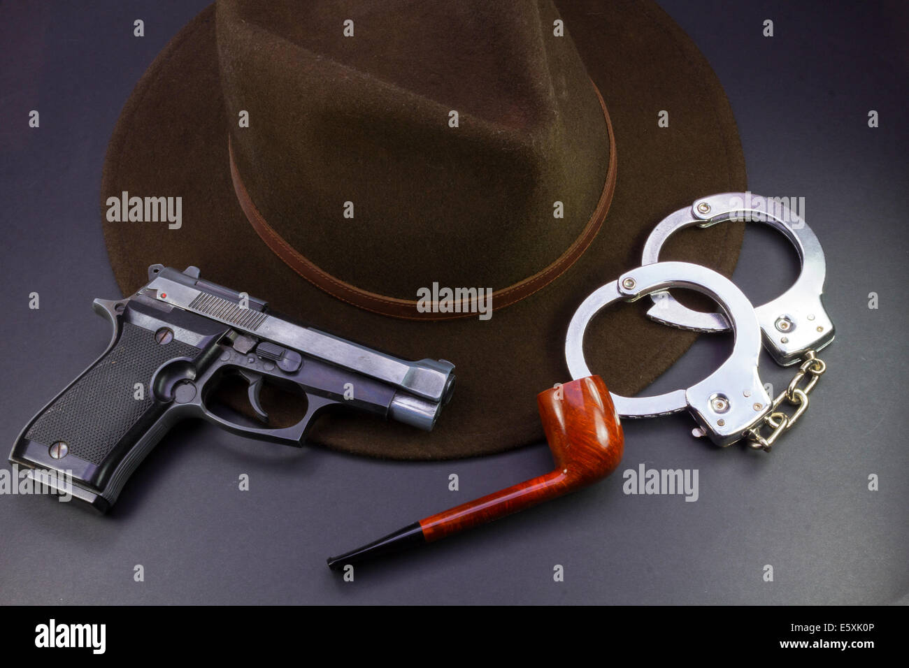detective team, semiautomatic pistol handcuffs hat and pipe Stock Photo ...
