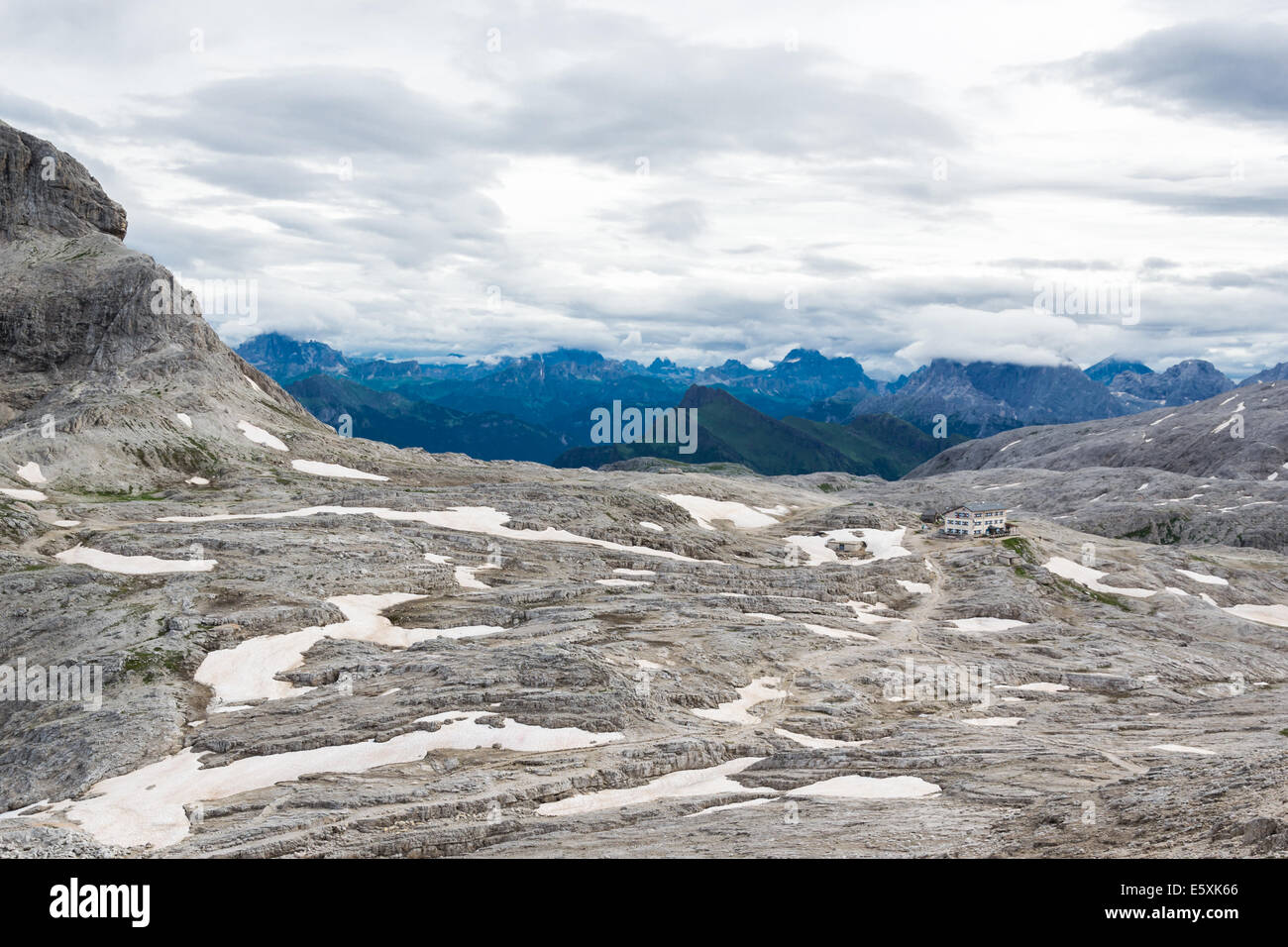 Rocks snowfield hi-res stock photography and images - Alamy
